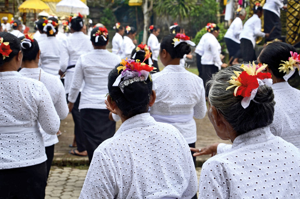 A Sense of Style: Dressing Up for Ceremonies - NOW! Bali
