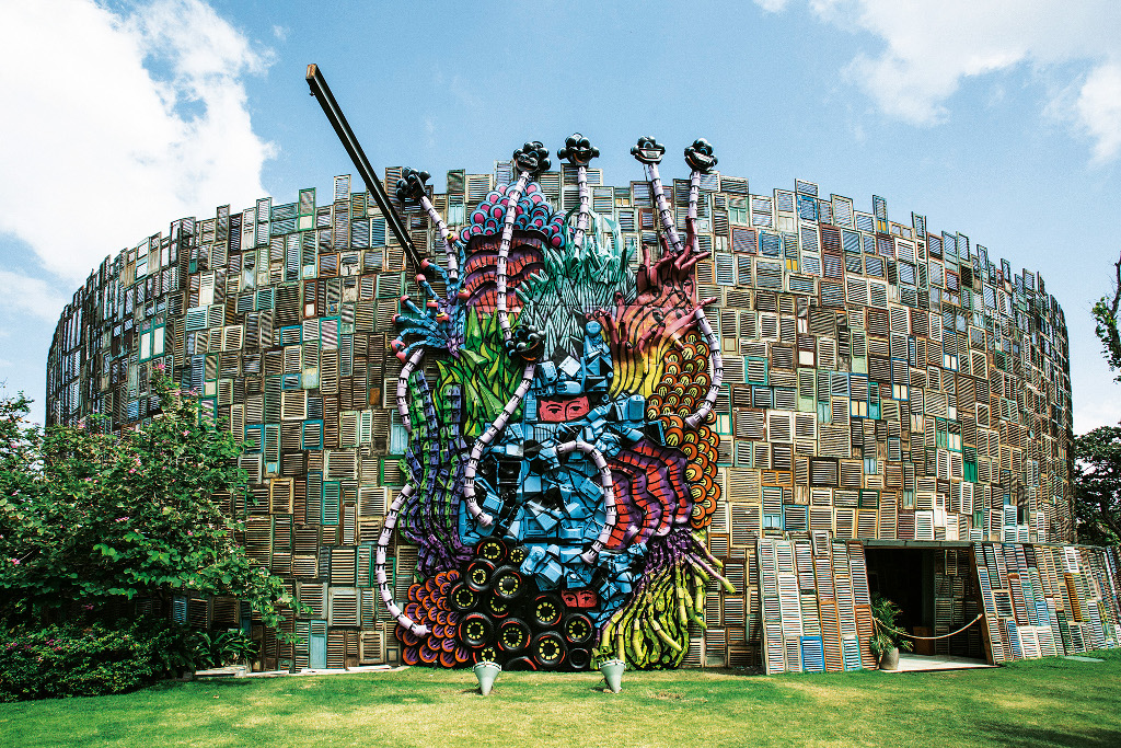 A Bouquet of Love to Indonesia's Environment - NOW! Bali