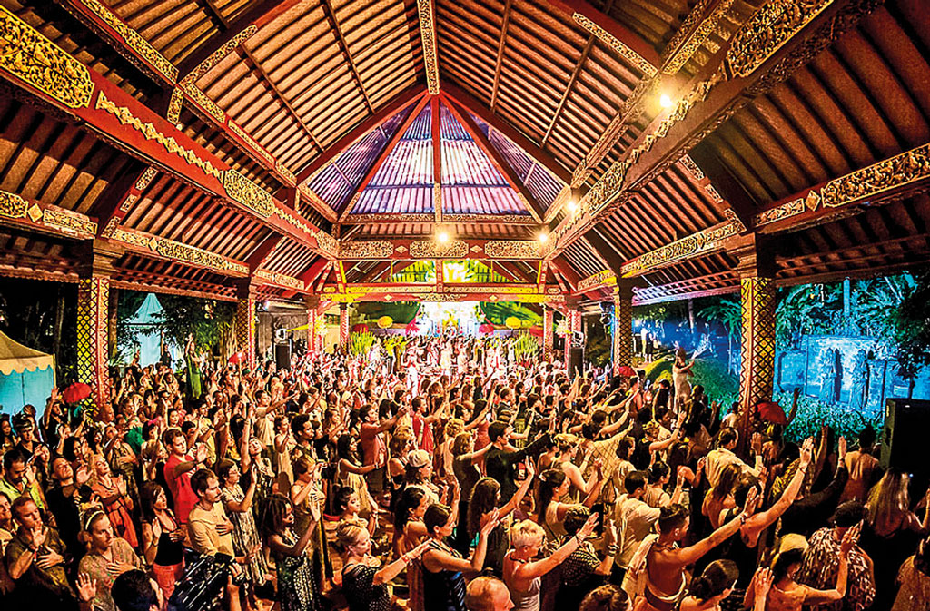 Bali's Traditional Sports : Racing Bulls & Flying Kites - NOW! Bali