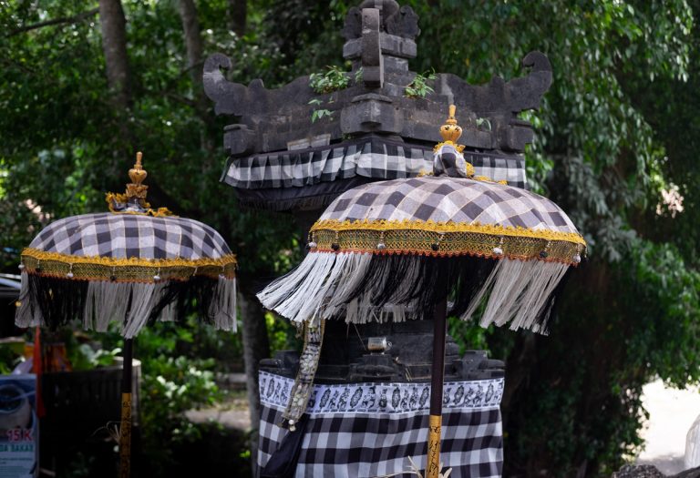Kain Poleng : Bali’s Chequered Cloth of Balance - NOW! Bali