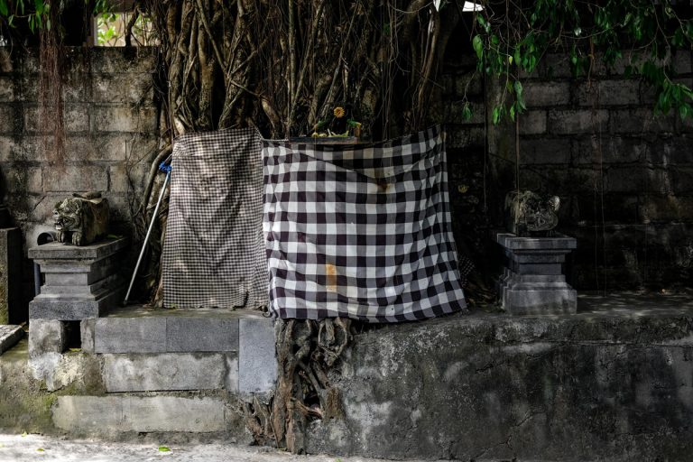Kain Poleng : Bali’s Chequered Cloth of Balance - NOW! Bali