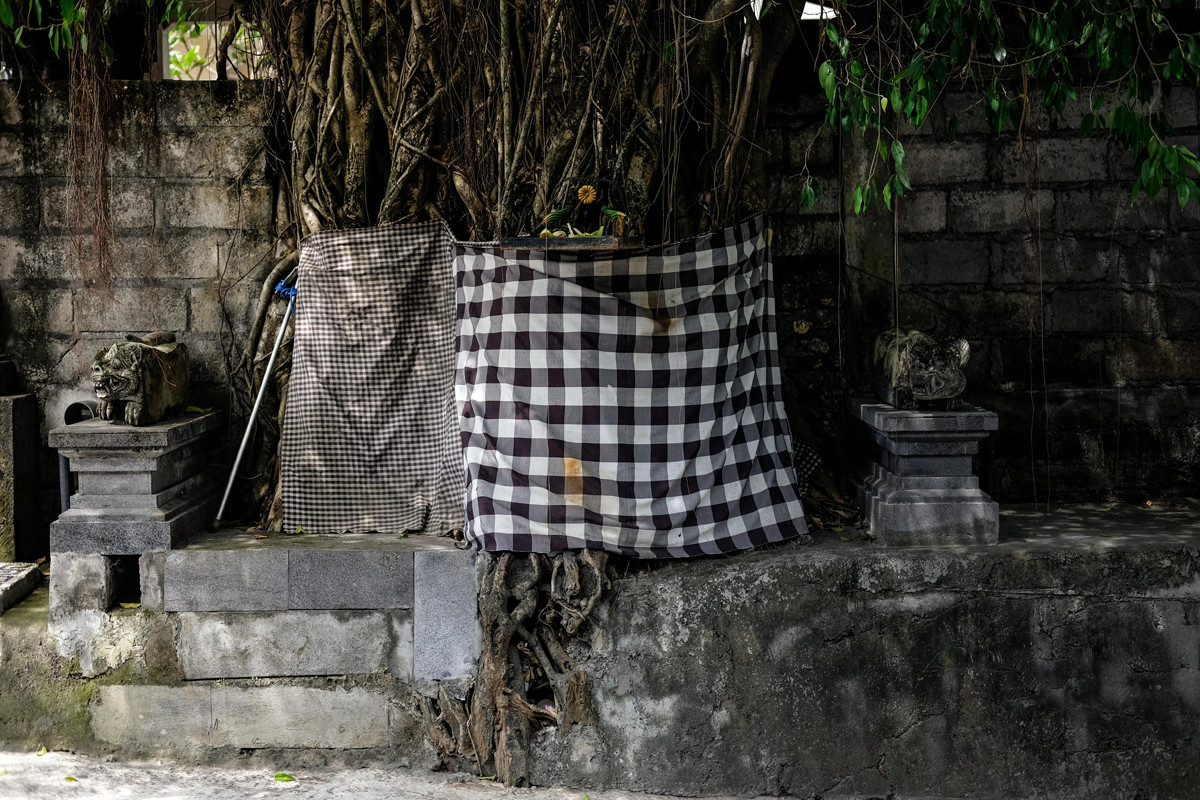 Kain Poleng : Bali’s Chequered Cloth of Balance - NOW! Bali