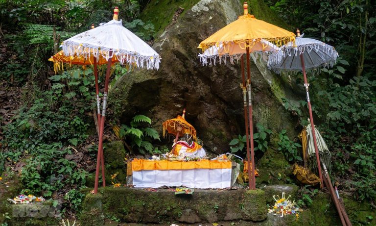 Kain Poleng : Bali’s Chequered Cloth of Balance - NOW! Bali