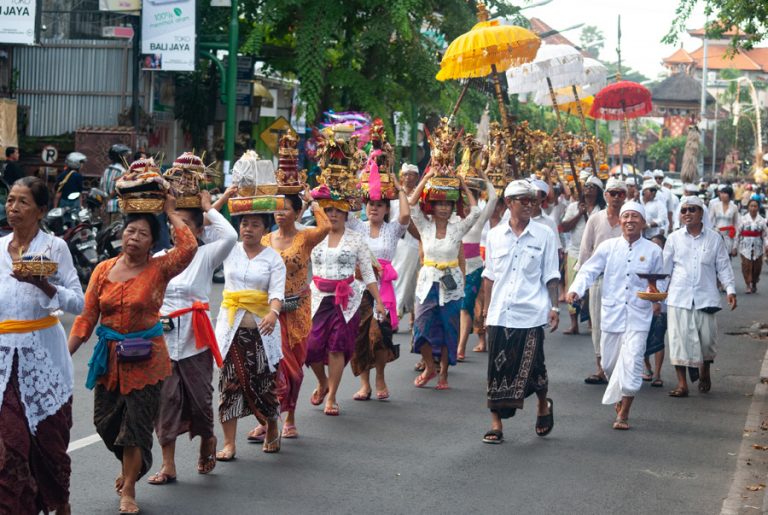 Kebaya: The Traditional Attire of Balinese Women - NOW! Bali