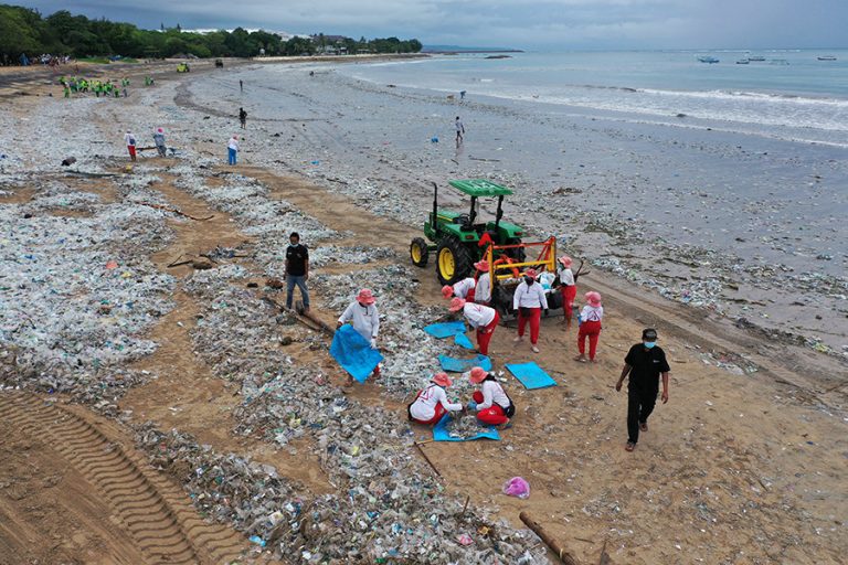 Wave of Plastic Waste Returns to Bali Shores (And How We Can Stop It ...