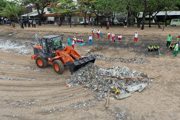 Wave of Plastic Waste Returns to Bali Shores (And How We Can Stop It ...