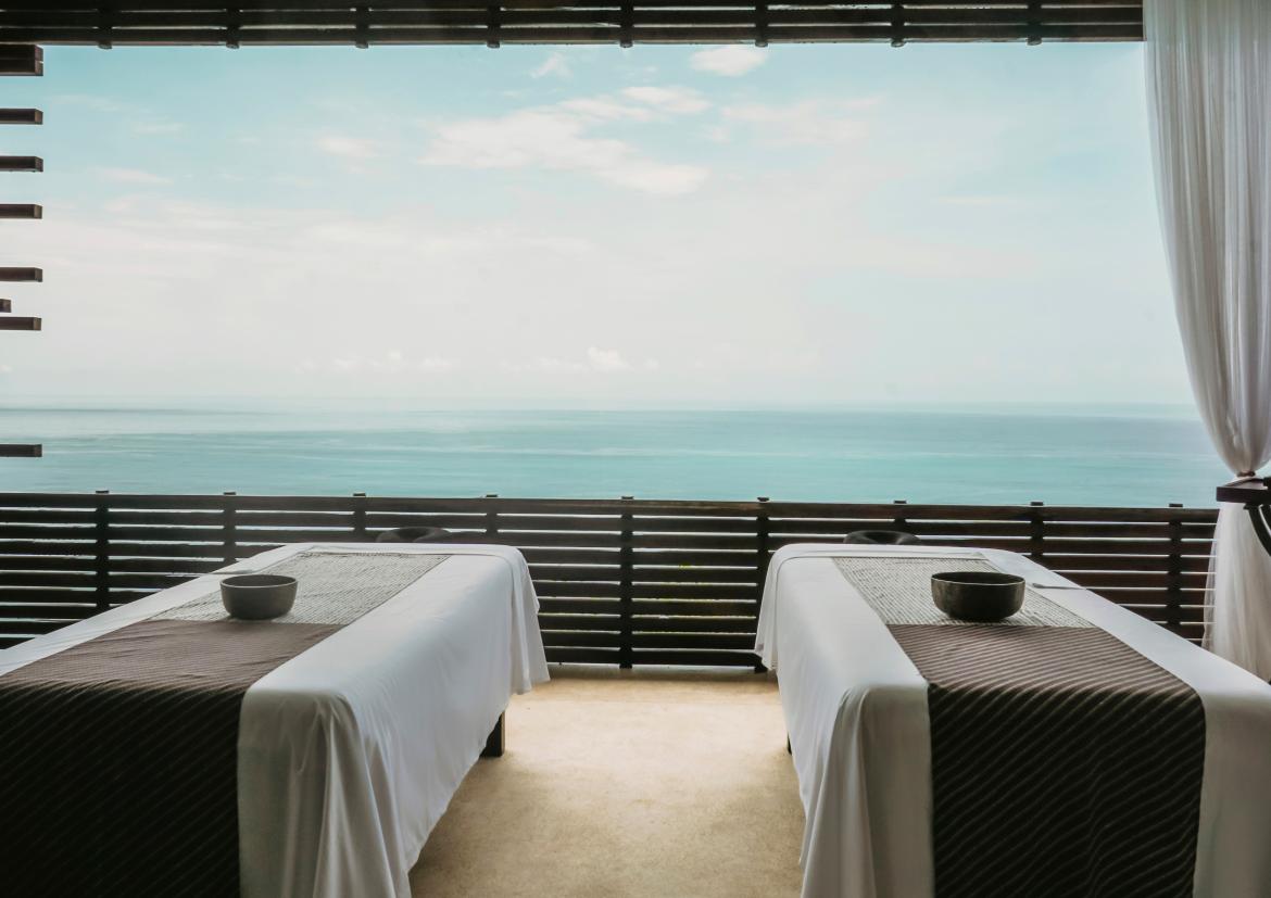 Exquisite Festive Feasts at the Clifftop Alila Villas Uluwatu - NOW! Bali