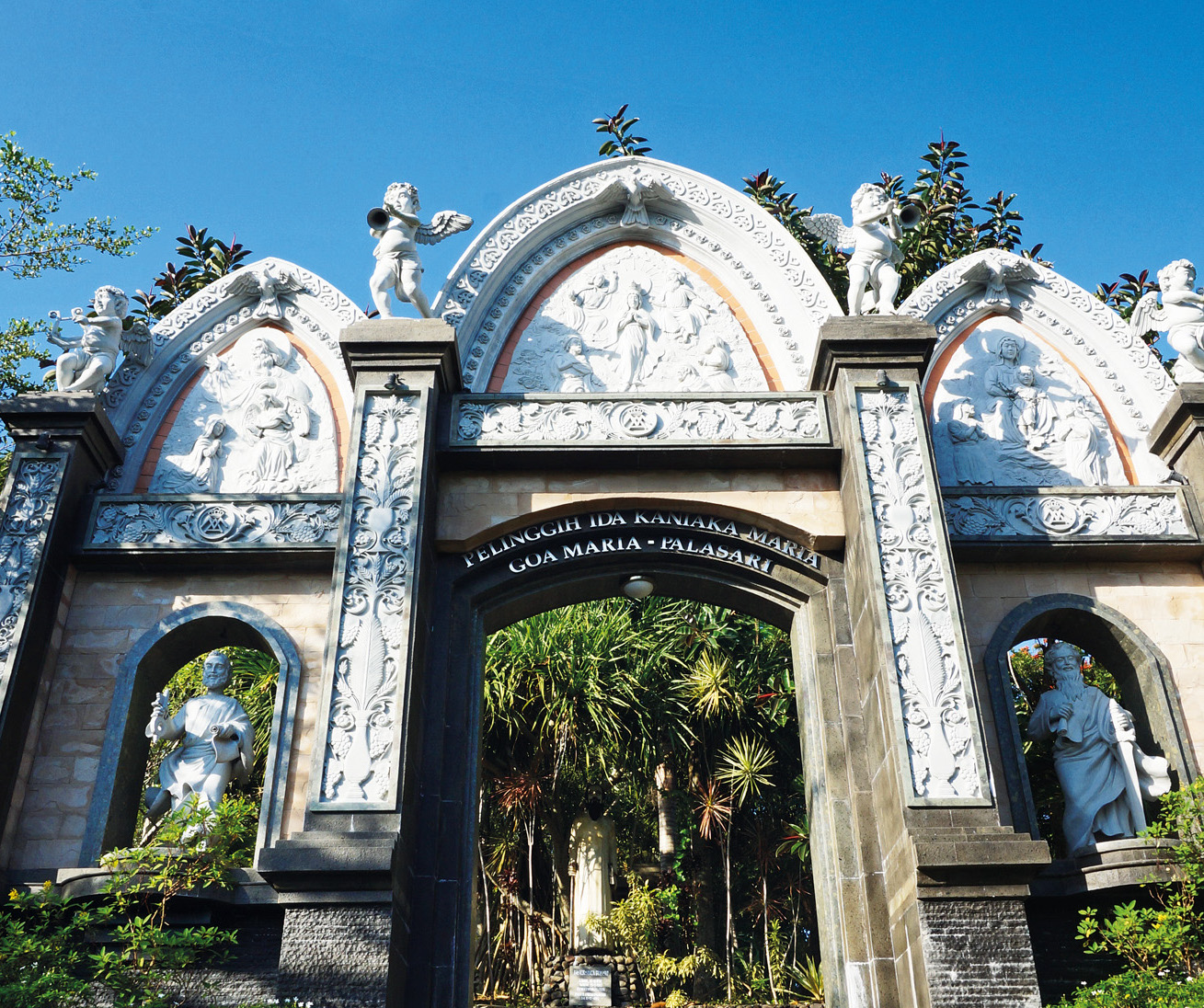 Churches and Cathedrals, the Balinese Way - NOW! Bali