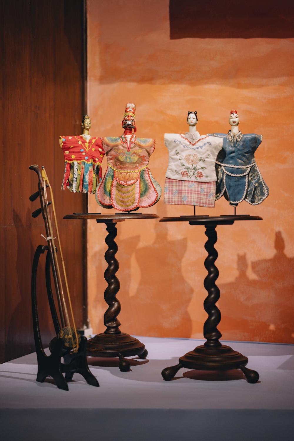 Pasang Surut: An Exhibition of North Java’s Exquisite Batik Textiles ...