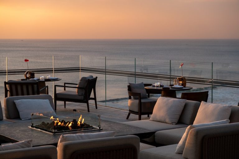 Fiery Skies and Flavours at Akasa: A Cliffside Restaurant & Bar - NOW! Bali