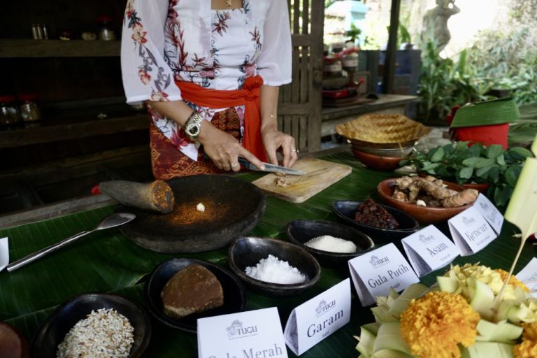 Learning the Healing Art of Jamu - NOW! Bali